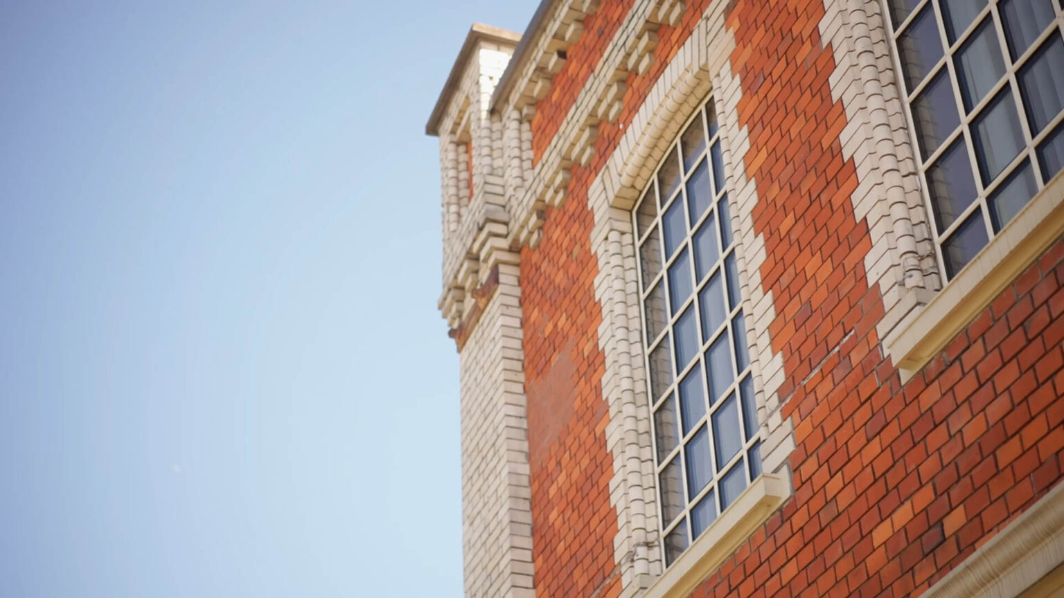 How to Design the Perfect Brick Facade for Your Home - Smashing Bricks