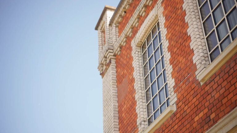 How to Design the Perfect Brick Facade for Your Home - Smashing Bricks